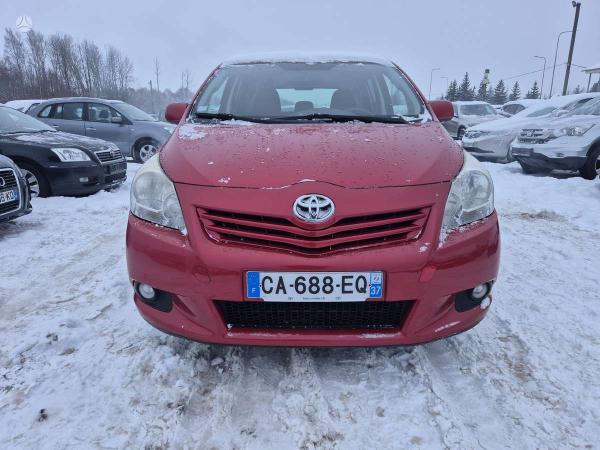 Sarkans Toyota Verso 2012 Utena, ar dzinēja tilpumu 2.00 L un nobraukumu 248 tūkst. km par 4300 €, foto 5 vietnē AUTOMOTO.COM.LV
