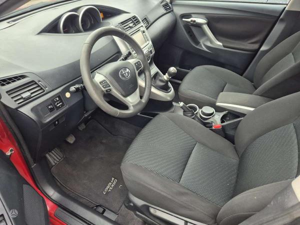 Sarkans Toyota Verso 2012 Utena, ar dzinēja tilpumu 2.00 L un nobraukumu 248 tūkst. km par 4300 €, foto 9 vietnē AUTOMOTO.COM.LV