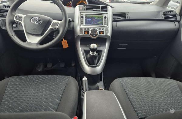 Sarkans Toyota Verso 2012 Utena, ar dzinēja tilpumu 2.00 L un nobraukumu 248 tūkst. km par 4300 €, foto 11 vietnē AUTOMOTO.COM.LV