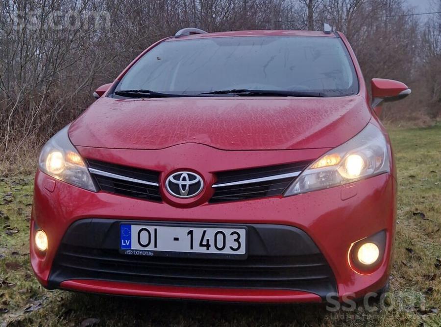 Sarkans Toyota Verso 2013 Ogre, ar dzinēja tilpumu 2.00 L un nobraukumu 296 tūkst. km par 6990 €, foto 2 vietnē AUTOMOTO.COM.LV