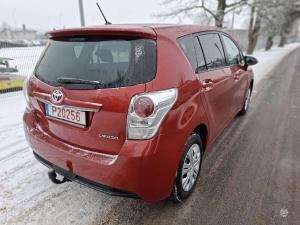 Sarkans Toyota Verso 2013 Marijampole, ar dzinēja tilpumu 1.60 L un nobraukumu 235 tūkst. km par 6299 €, foto 3 vietnē AUTOMOTO.COM.LV