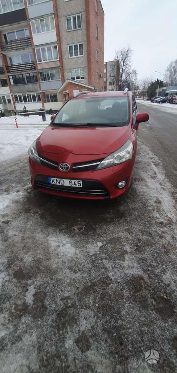 Red Toyota Verso 2013 in Marijampole, with an engine capacity of 2.00 L and mileage of 290 thousand km for 2900 €, photo 1 on AUTOMOTO.COM.LV