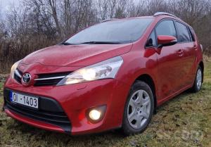 Red Toyota Verso 2013 in Ogre, with an engine capacity of 2.00 L and mileage of 296 thousand km for 6400 €, photo  on AUTOMOTO.COM.LV