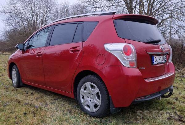 Sarkans Toyota Verso 2013 Ogre, ar dzinēja tilpumu 2.00 L un nobraukumu 296 tūkst. km par 6400 €, foto 4 vietnē AUTOMOTO.COM.LV