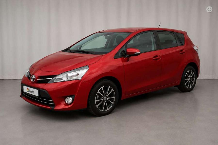 Red Toyota Verso 2014 in Vilnius, with an engine capacity of 1.60 L and mileage of 248 thousand km for 7490 €, photo 1 on AUTOMOTO.COM.LV