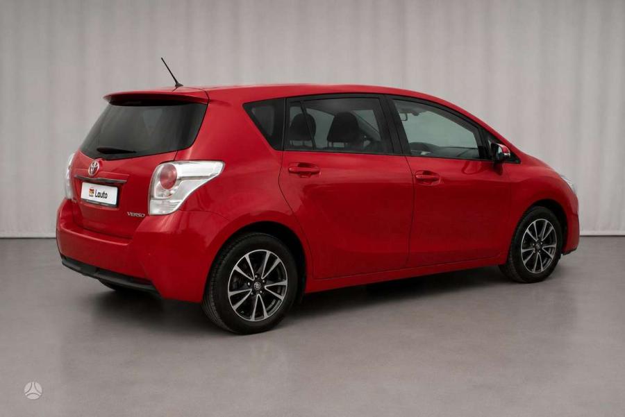 Red Toyota Verso 2014 in Vilnius, with an engine capacity of 1.60 L and mileage of 248 thousand km for 7490 €, photo 5 on AUTOMOTO.COM.LV