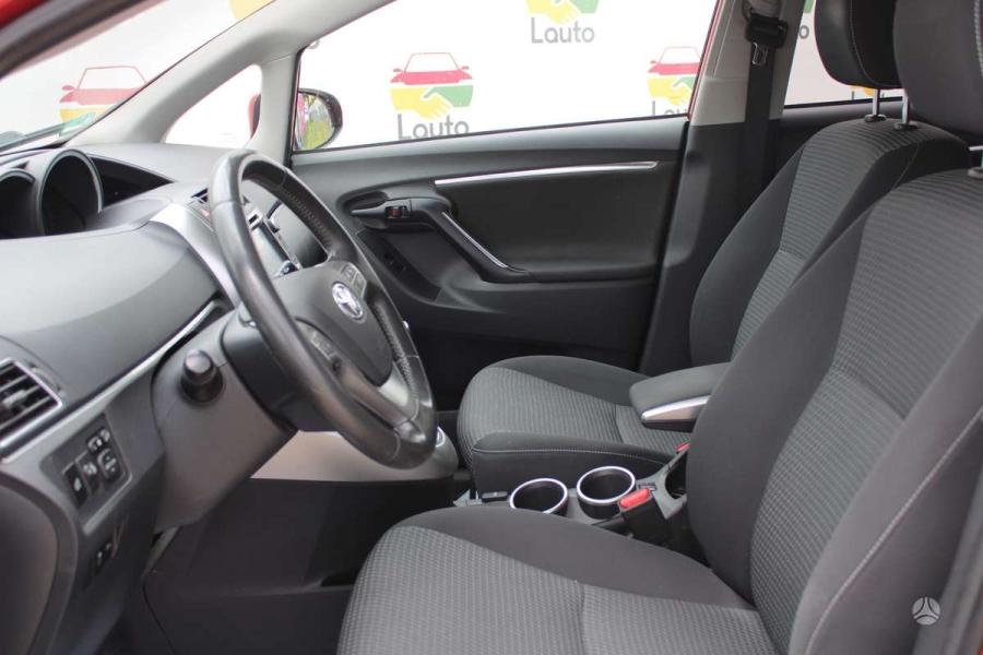 Red Toyota Verso 2014 in Vilnius, with an engine capacity of 1.60 L and mileage of 248 thousand km for 7490 €, photo 11 on AUTOMOTO.COM.LV