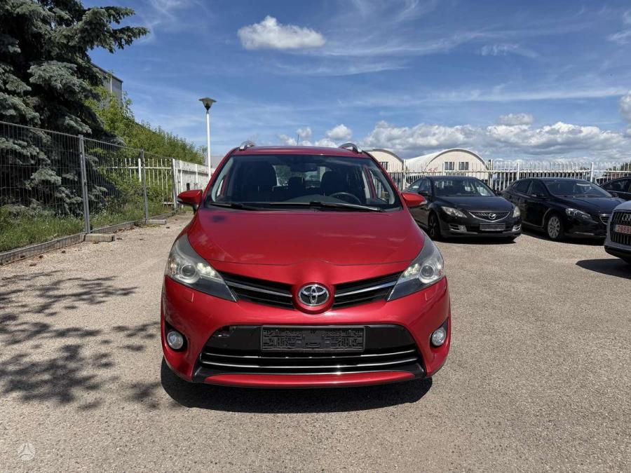 Red Toyota Verso 2014 in Marijampole, with an engine capacity of 1.60 L and mileage of 151 thousand km for 4650 €, photo 3 on AUTOMOTO.COM.LV
