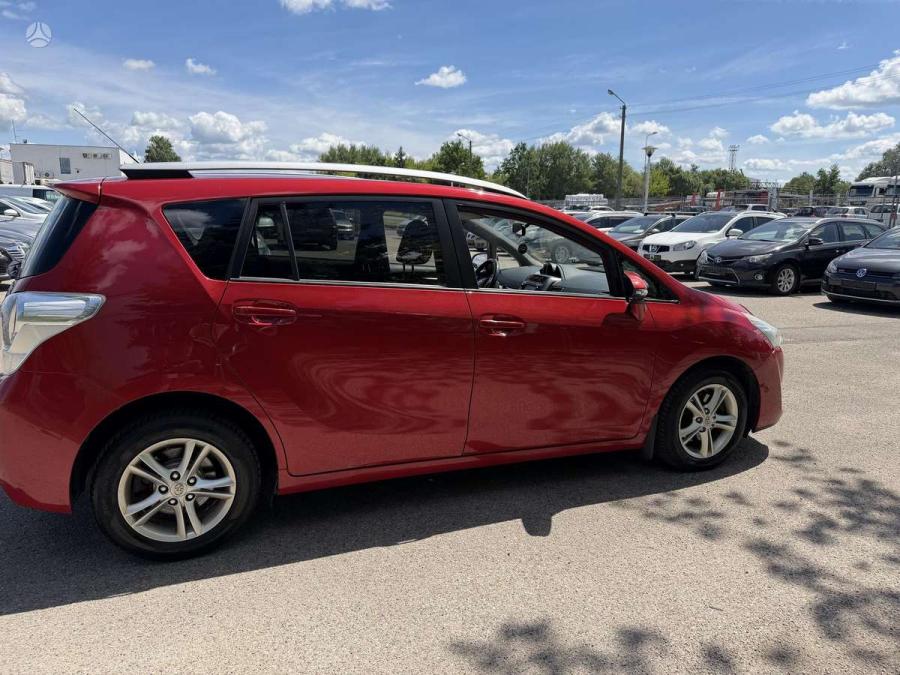 Red Toyota Verso 2014 in Marijampole, with an engine capacity of 1.60 L and mileage of 151 thousand km for 4650 €, photo 5 on AUTOMOTO.COM.LV