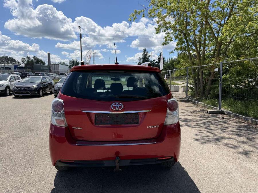 Red Toyota Verso 2014 in Marijampole, with an engine capacity of 1.60 L and mileage of 151 thousand km for 4650 €, photo 7 on AUTOMOTO.COM.LV