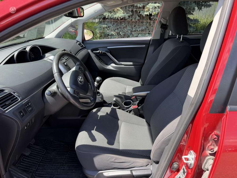 Red Toyota Verso 2014 in Marijampole, with an engine capacity of 1.60 L and mileage of 151 thousand km for 4650 €, photo 11 on AUTOMOTO.COM.LV