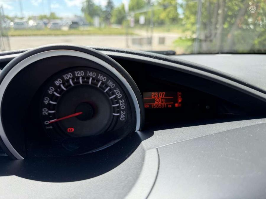 Red Toyota Verso 2014 in Marijampole, with an engine capacity of 1.60 L and mileage of 151 thousand km for 4650 €, photo 14 on AUTOMOTO.COM.LV