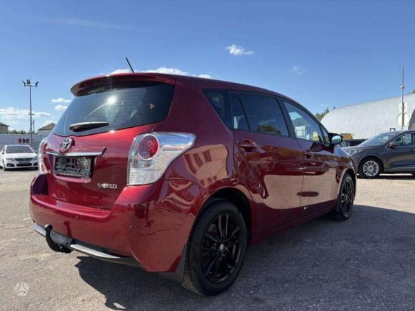 Sarkans Toyota Verso 2017 Radviliškis, ar dzinēja tilpumu 1.80 L un nobraukumu 221 tūkst. km par 11750 €, foto 3 vietnē AUTOMOTO.COM.LV
