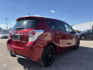 Red Toyota Verso 2017 in Radviliskis, with an engine capacity of 1.80 L and mileage of 221 thousand km for 11750 €, photo 4 on AUTOMOTO.COM.LV