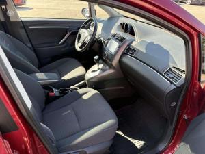 Red Toyota Verso 2017 in Radviliskis, with an engine capacity of 1.80 L and mileage of 221 thousand km for 11750 €, photo 10 on AUTOMOTO.COM.LV