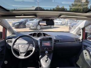 Red Toyota Verso 2017 in Radviliskis, with an engine capacity of 1.80 L and mileage of 221 thousand km for 11750 €, photo 11 on AUTOMOTO.COM.LV