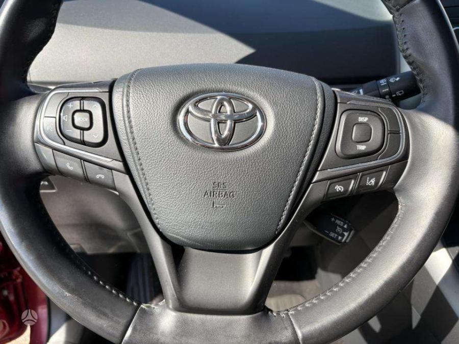Red Toyota Verso 2017 in Radviliskis, with an engine capacity of 1.80 L and mileage of 221 thousand km for 11750 €, photo 18 on AUTOMOTO.COM.LV
