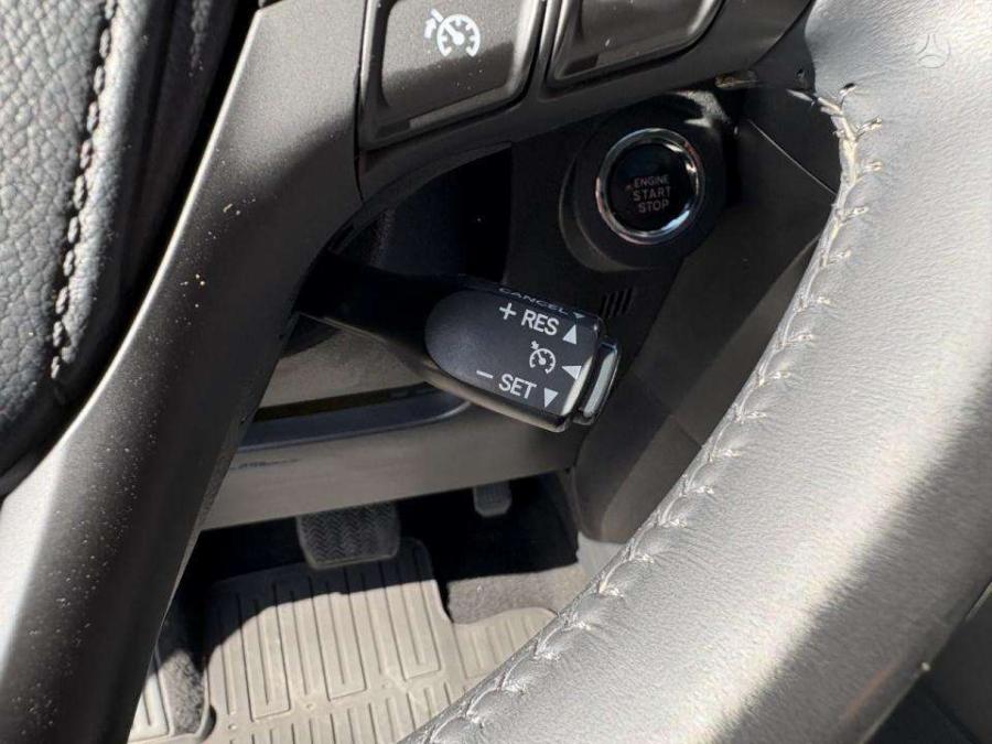 Red Toyota Verso 2017 in Radviliskis, with an engine capacity of 1.80 L and mileage of 221 thousand km for 11750 €, photo 19 on AUTOMOTO.COM.LV
