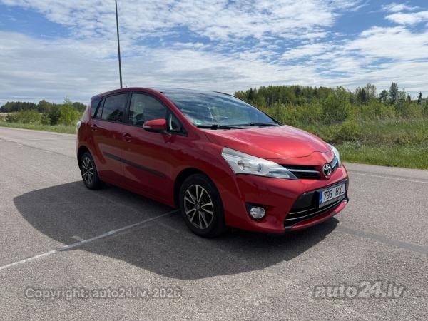 Red Toyota Verso 2013 in Tallinn, with an engine capacity of 2.00 L and mileage of 174 thousand km for 7490 €, photo 2 on AUTOMOTO.COM.LV