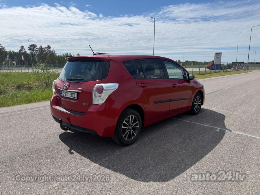 Sarkans Toyota Verso 2013 Tallina, ar dzinēja tilpumu 2.00 L un nobraukumu 174 tūkst. km par 7490 €, foto 4 vietnē AUTOMOTO.COM.LV