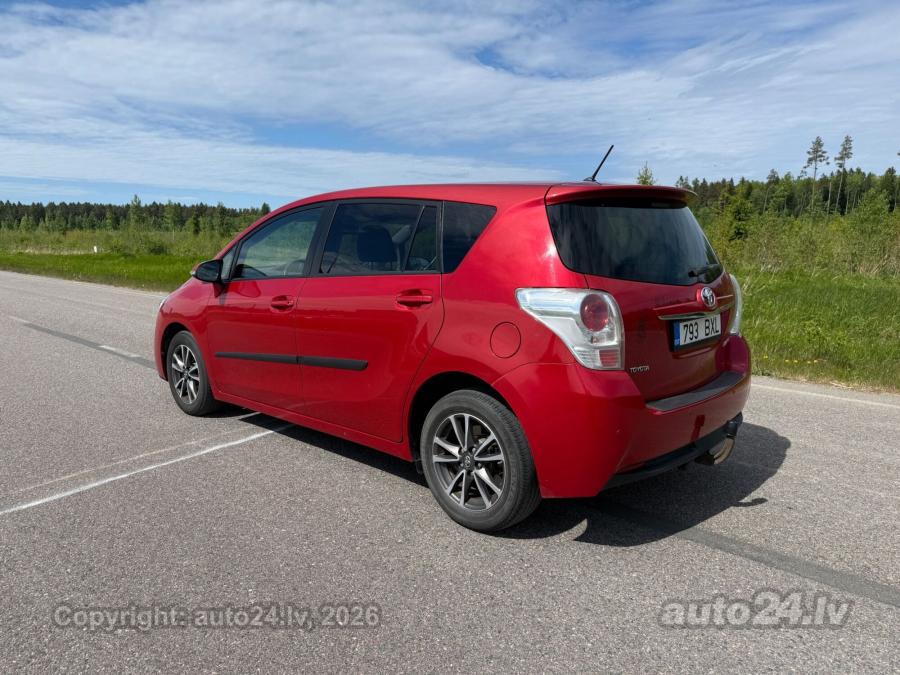 Sarkans Toyota Verso 2013 Tallina, ar dzinēja tilpumu 2.00 L un nobraukumu 174 tūkst. km par 7490 €, foto 5 vietnē AUTOMOTO.COM.LV