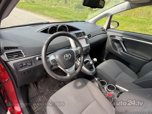Red Toyota Verso 2013 in Tallinn, with an engine capacity of 2.00 L and mileage of 174 thousand km for 7490 €, photo 7 on AUTOMOTO.COM.LV