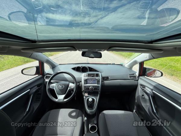 Red Toyota Verso 2013 in Tallinn, with an engine capacity of 2.00 L and mileage of 174 thousand km for 7490 €, photo 10 on AUTOMOTO.COM.LV