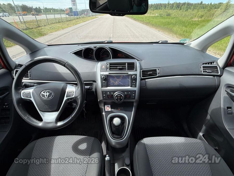 Sarkans Toyota Verso 2013 Tallina, ar dzinēja tilpumu 2.00 L un nobraukumu 174 tūkst. km par 7490 €, foto 16 vietnē AUTOMOTO.COM.LV