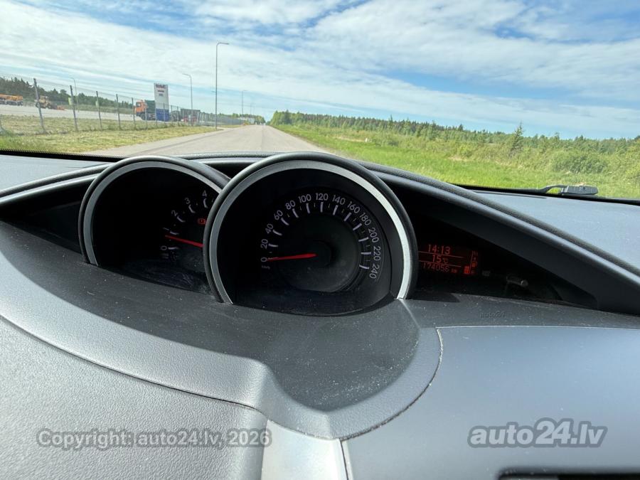 Sarkans Toyota Verso 2013 Tallina, ar dzinēja tilpumu 2.00 L un nobraukumu 174 tūkst. km par 7490 €, foto 17 vietnē AUTOMOTO.COM.LV
