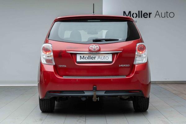 Sarkans Toyota Verso 2013 Peetri, ar dzinēja tilpumu 2.00 L un nobraukumu 174 tūkst. km par 10850 €, foto 4 vietnē AUTOMOTO.COM.LV