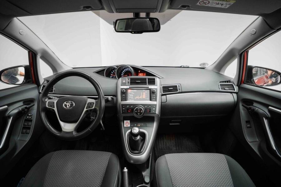 Sarkans Toyota Verso 2013 Peetri, ar dzinēja tilpumu 2.00 L un nobraukumu 174 tūkst. km par 10850 €, foto 8 vietnē AUTOMOTO.COM.LV