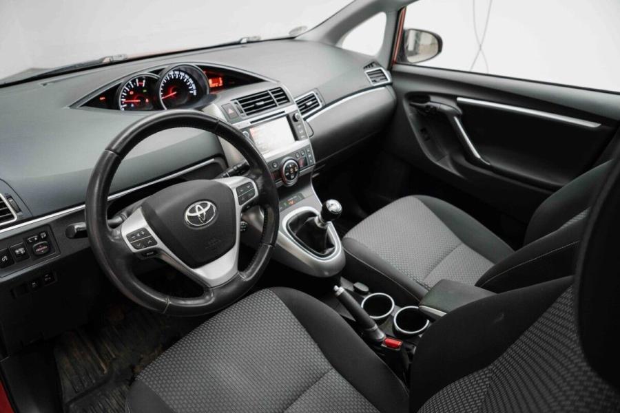Sarkans Toyota Verso 2013 Peetri, ar dzinēja tilpumu 2.00 L un nobraukumu 174 tūkst. km par 10850 €, foto 10 vietnē AUTOMOTO.COM.LV
