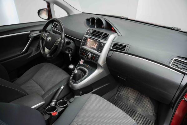 Sarkans Toyota Verso 2013 Peetri, ar dzinēja tilpumu 2.00 L un nobraukumu 174 tūkst. km par 10850 €, foto 10 vietnē AUTOMOTO.COM.LV