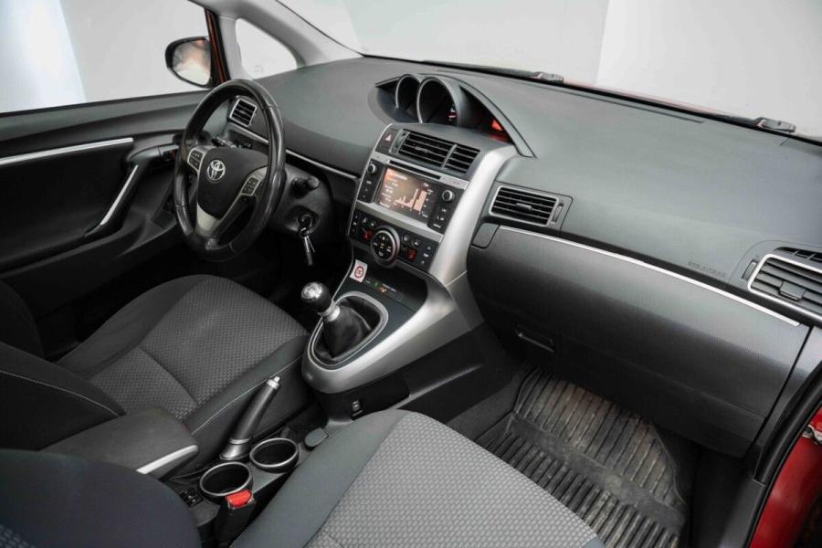 Sarkans Toyota Verso 2013 Peetri, ar dzinēja tilpumu 2.00 L un nobraukumu 174 tūkst. km par 10850 €, foto 11 vietnē AUTOMOTO.COM.LV