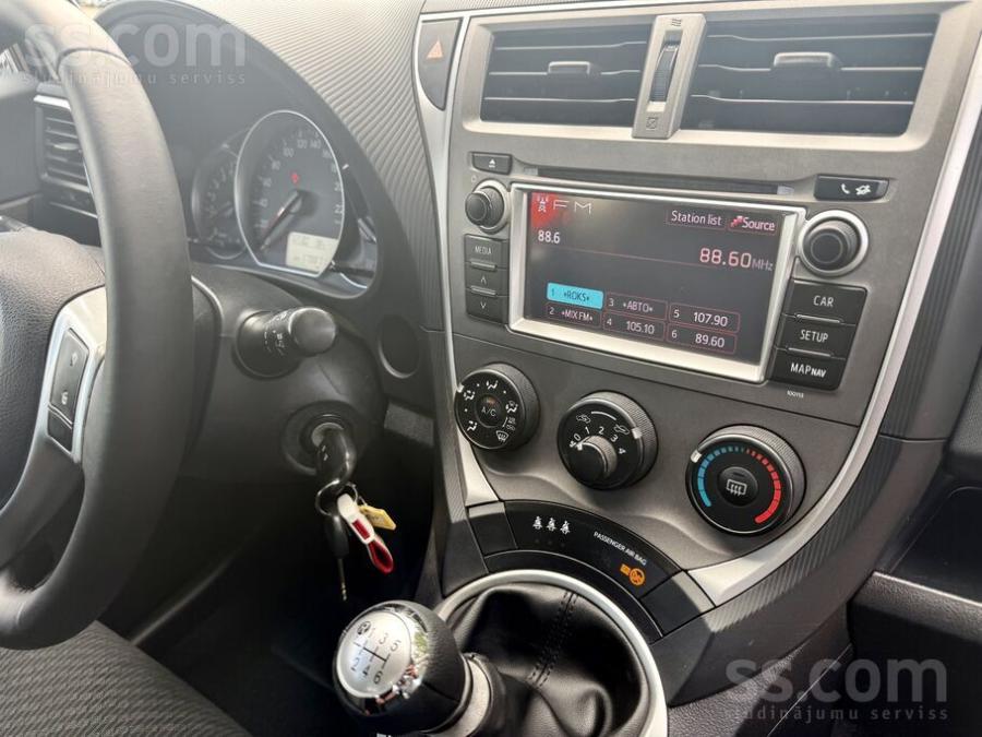 Melns Toyota Verso-S 2012 Rīga, ar dzinēja tilpumu 1.30 L un nobraukumu 0 tūkst. km par 4990 €, foto 8 vietnē AUTOMOTO.COM.LV