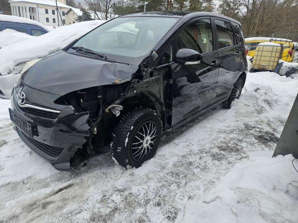 Melns Toyota Verso-S 2013 Viļņa, ar dzinēja tilpumu 1.40 L un nobraukumu 106 tūkst. km par 4100 €, foto 11 vietnē AUTOMOTO.COM.LV