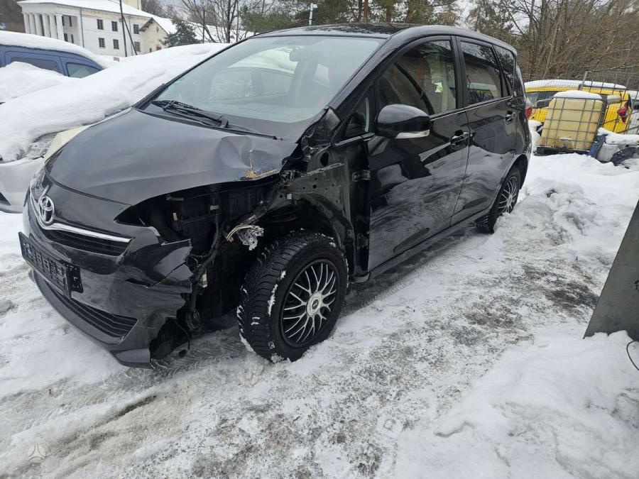 Черный Тойота Verso-S 2013 в Вильнюс, объемом двигателя 1.40 л и пробегом 106 тыс. км за 4100 €, фото 11 на AUTOMOTO.COM.LV