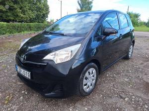 Melns Toyota Verso-S 2013 Kelmė, ar dzinēja tilpumu 1.40 L un nobraukumu 249 tūkst. km par 3600 €, foto  vietnē AUTOMOTO.COM.LV