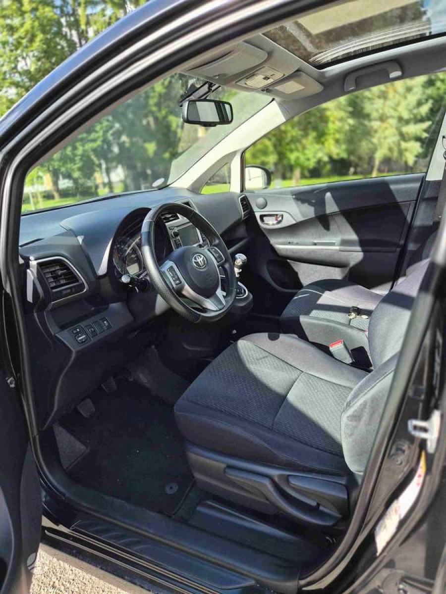 Melns Toyota Verso-S 2011 Telšiai, ar dzinēja tilpumu 1.33 L un nobraukumu 182 tūkst. km par 3800 €, foto 6 vietnē AUTOMOTO.COM.LV