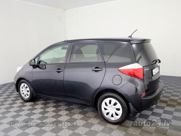 Black Toyota Verso-S 2012 in Tallinn, with an engine capacity of 1.30 L and mileage of 248 thousand km for 2799 €, photo 4 on AUTOMOTO.COM.LV