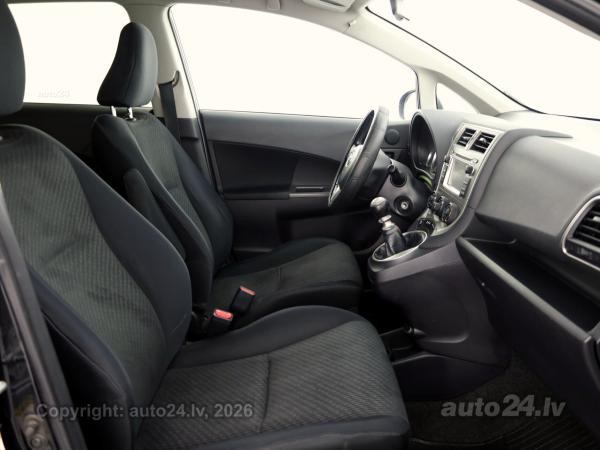 Black Toyota Verso-S 2012 in Tallinn, with an engine capacity of 1.30 L and mileage of 248 thousand km for 2799 €, photo 6 on AUTOMOTO.COM.LV