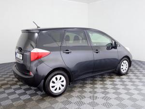 Melns Toyota Verso-S 2012 Tallina, ar dzinēja tilpumu 1.30 L un nobraukumu 248 tūkst. km par 2199 €, foto 4 vietnē AUTOMOTO.COM.LV