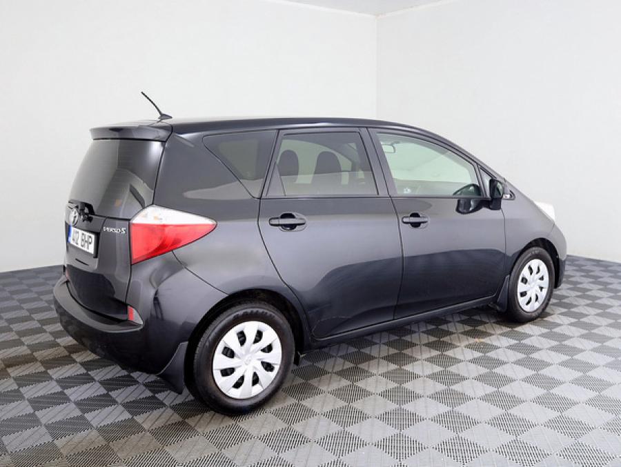 Melns Toyota Verso-S 2012 Tallina, ar dzinēja tilpumu 1.30 L un nobraukumu 248 tūkst. km par 2199 €, foto 4 vietnē AUTOMOTO.COM.LV