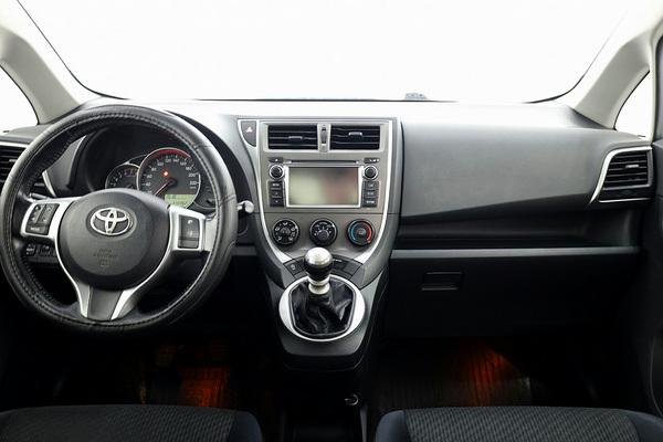 Melns Toyota Verso-S 2012 Tallina, ar dzinēja tilpumu 1.30 L un nobraukumu 248 tūkst. km par 2199 €, foto 5 vietnē AUTOMOTO.COM.LV