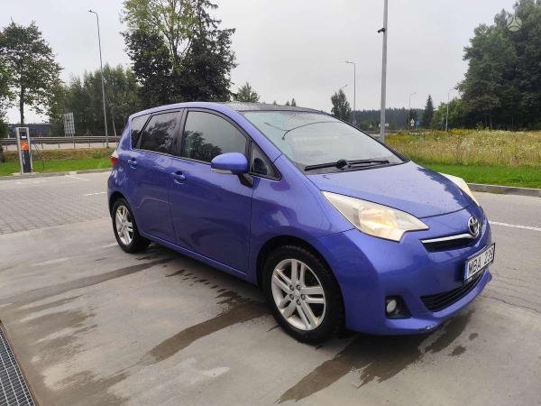 Toyota Verso-S 2011 Viļņa vietnē Zils Toyota Verso-S 2011 Viļņa, ar dzinēja tilpumu 1.36 L un nobraukumu 373 tūkst. km par 3999 €, foto 3 vietnē AUTOMOTO.COM.LV