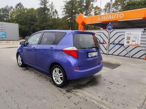 Toyota Verso-S 2011 Viļņa vietnē Zils Toyota Verso-S 2011 Viļņa, ar dzinēja tilpumu 1.36 L un nobraukumu 373 tūkst. km par 3999 €, foto 4 vietnē AUTOMOTO.COM.LV
