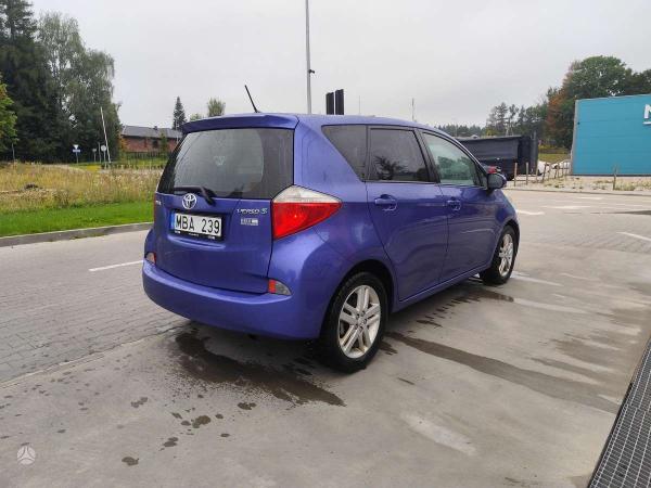 Toyota Verso-S 2011 Viļņa vietnē Zils Toyota Verso-S 2011 Viļņa, ar dzinēja tilpumu 1.36 L un nobraukumu 373 tūkst. km par 3999 €, foto 5 vietnē AUTOMOTO.COM.LV