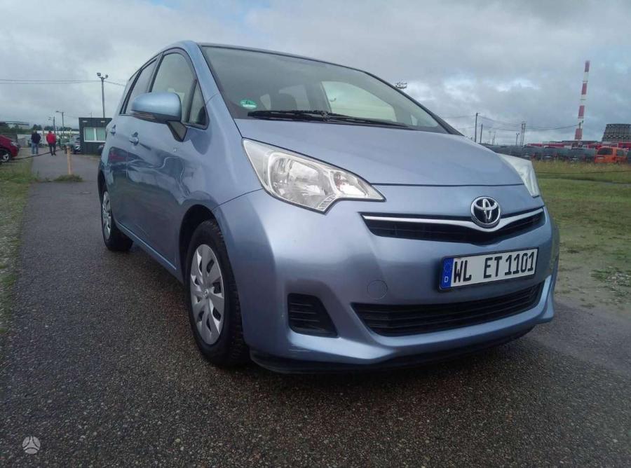 Blue Toyota Verso-S 2012 in Vilnius, with an engine capacity of 1.30 L and mileage of 185 thousand km for 6150 €, photo 1 on AUTOMOTO.COM.LV
