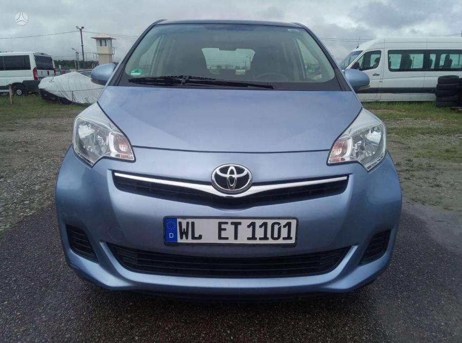 Blue Toyota Verso-S 2012 in Vilnius, with an engine capacity of 1.30 L and mileage of 185 thousand km for 6150 €, photo 3 on AUTOMOTO.COM.LV