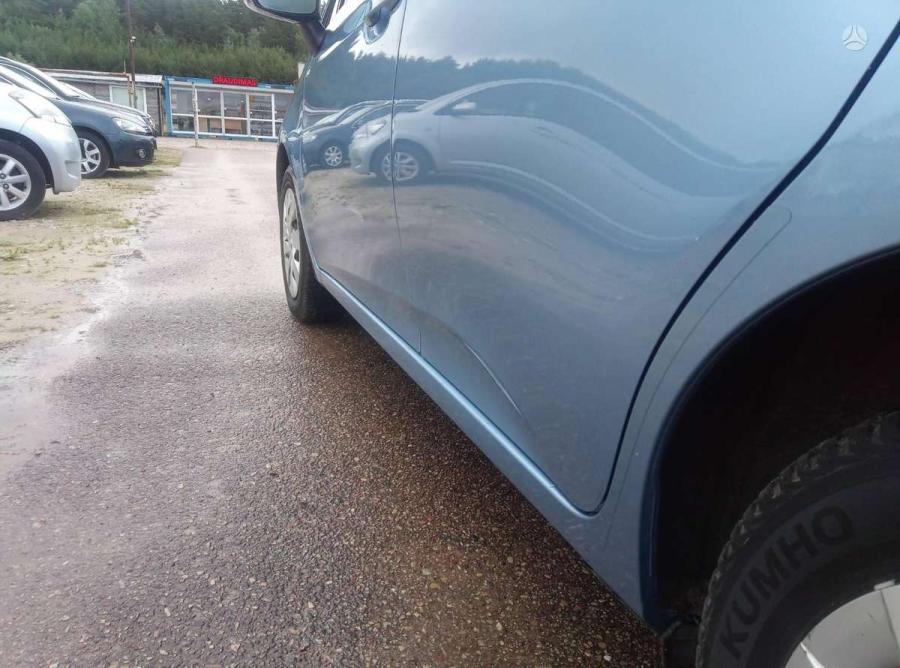 Blue Toyota Verso-S 2012 in Vilnius, with an engine capacity of 1.30 L and mileage of 185 thousand km for 6150 €, photo 9 on AUTOMOTO.COM.LV